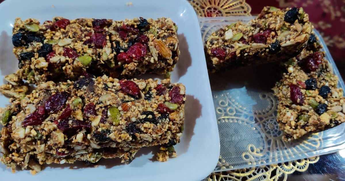 Gronola Bars Recipe by Seema Sharma - Cookpad