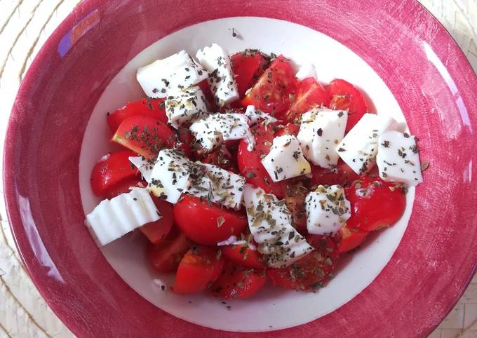 Ensalada De Tomates Cherry Y Queso Fresco Receta De Claudiaprieto Cookpad