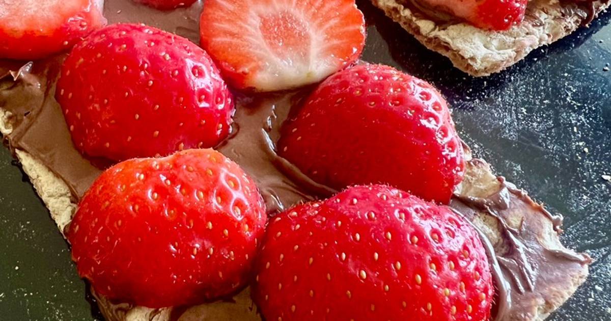 Cách Làm Món Snack Giữa Ngày Với Cracker, Nutela Và Dâu Tây của Emily ...