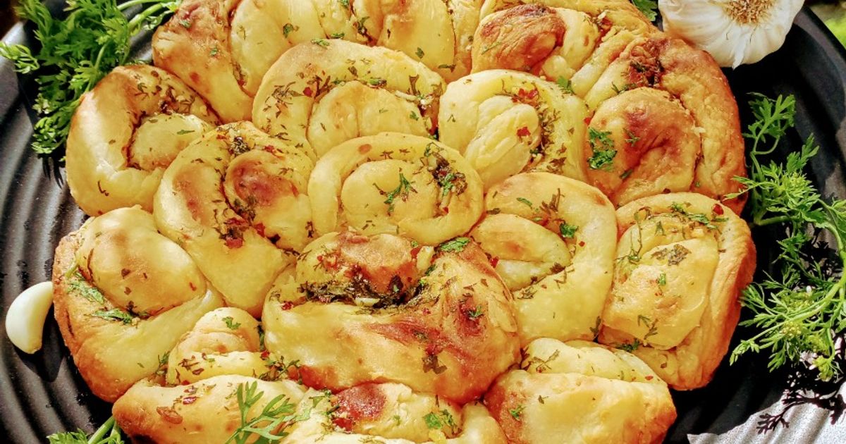 Flower Garlic Bread Recipe by Divya Krishnachar - Cookpad