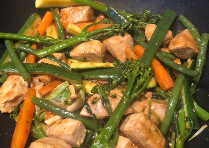 Tuna stir fry Recipe by Sarah Jacobs - Cookpad