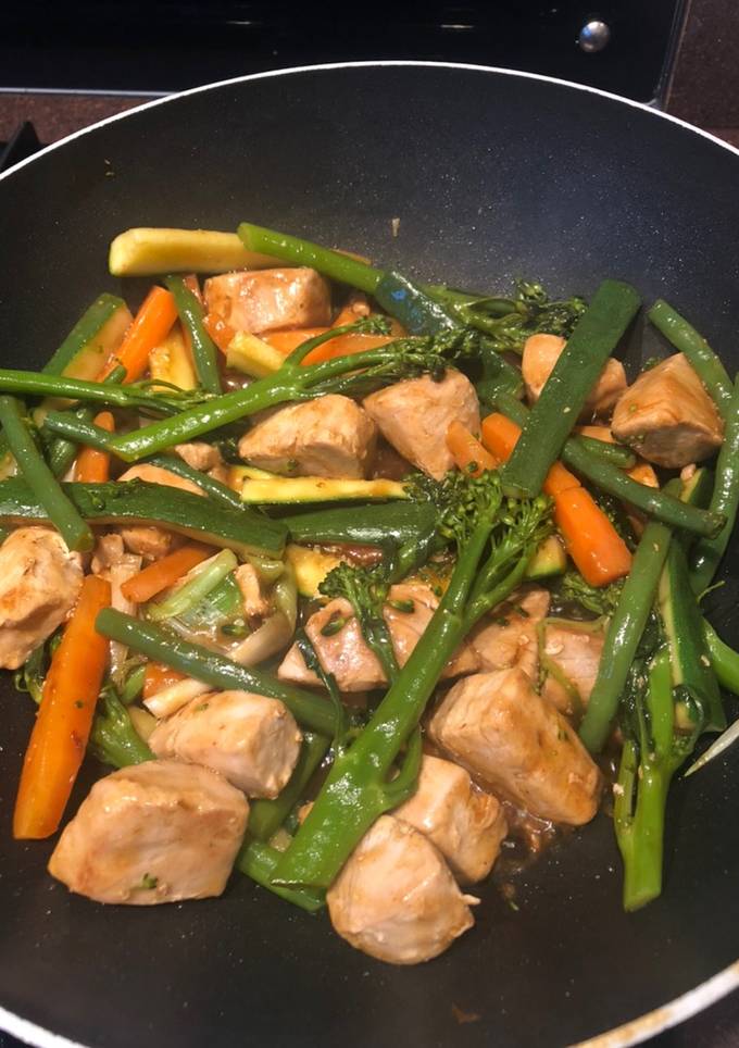 Tuna stir fry Recipe by Sarah Jacobs - Cookpad