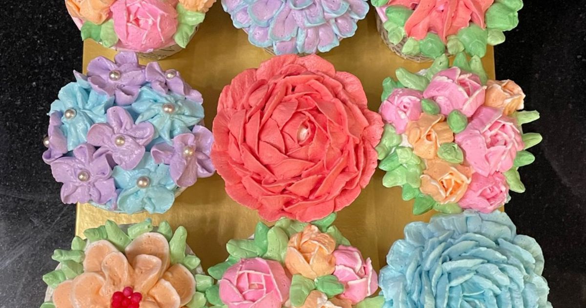 Resep Flower Buttercream Cupcake Oleh Maria Nukita Cookpad