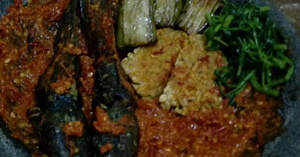 Resep Sambal lele penyet jawa timuran🍤🍆 oleh Titin Gisa - Cookpad