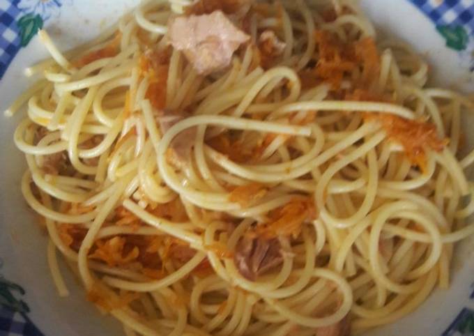 Tallarines rojos con atún Receta de Marin@..😊😊💋💋- Cookpad