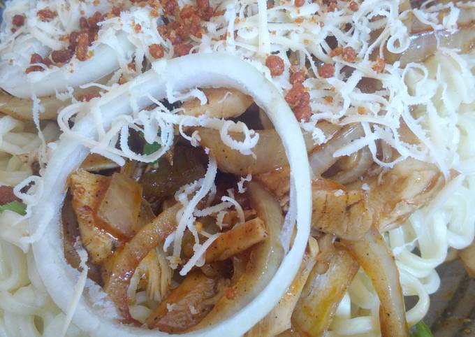 Resep Indomie goreng lada hitam oleh Huruhara Perut - Cookpad