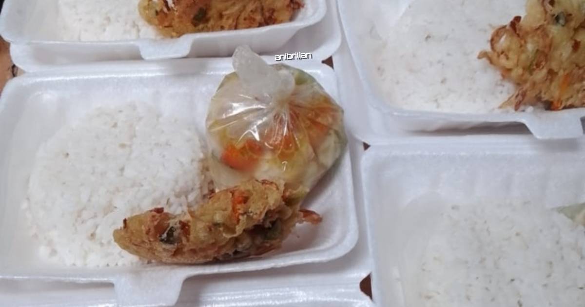 Resep Nasbox isi capcay kuah+bakwan ayam oleh Ani Brilian - Cookpad