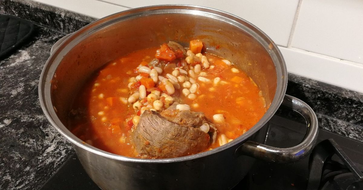 Guiso De Carne, Porotos Y Garbanzos Receta de Nicolas Carabellese- Cookpad