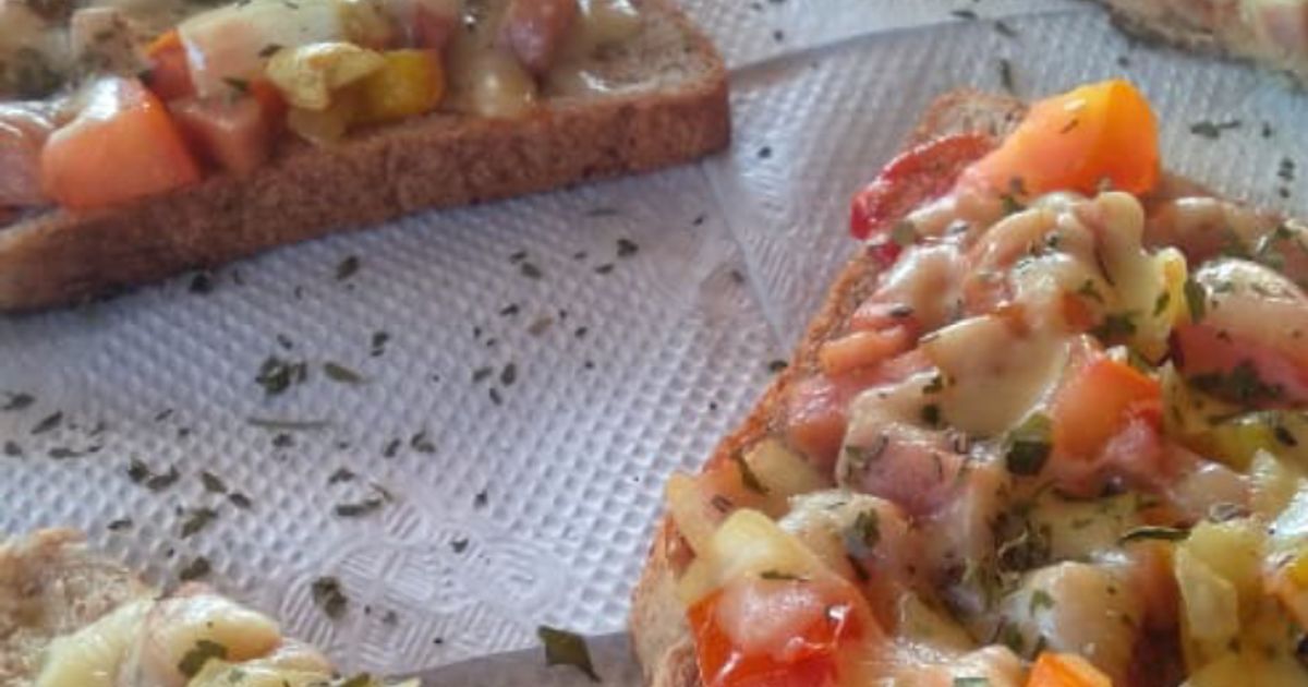 Resep Pizza Roti Gandum oleh vendrianti - Cookpad