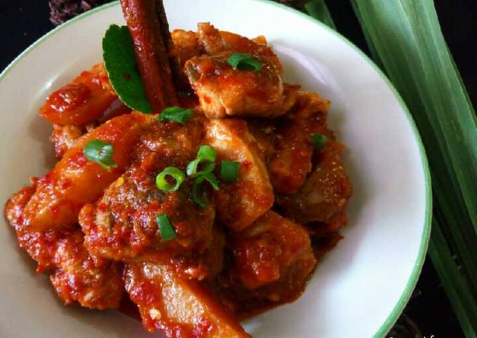 Resep Ayam Kentang Masak Cabe Kering oleh Andrenia Giawati - Cookpad