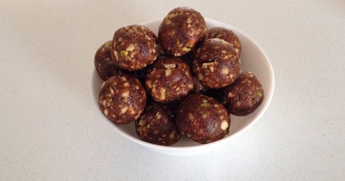 Dates And Dry Fruit Ladoo Recipe by Roli Srivastava - Cookpad