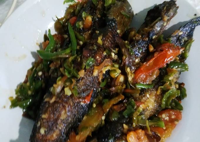 Resep Lele cabe hijau oleh Dhapu Dewi - Cookpad