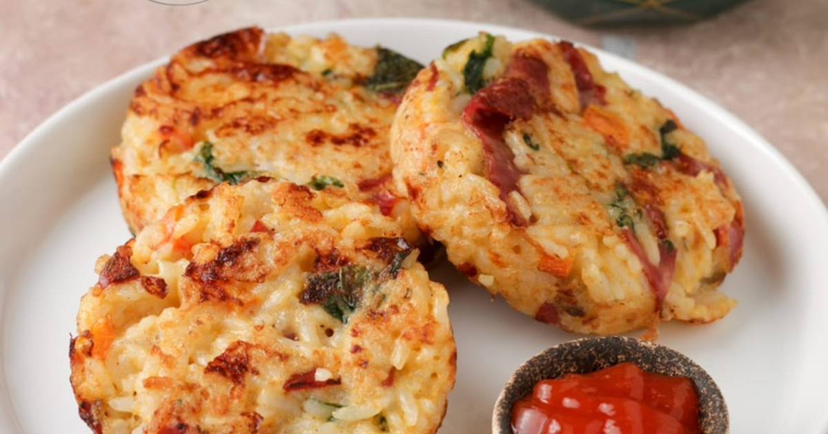 Resep Omelet cheese nasi oleh cutzamania - Cookpad