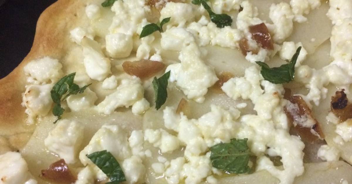Pizza fresca con Pera y Menta Receta de Martíviri- Cookpad