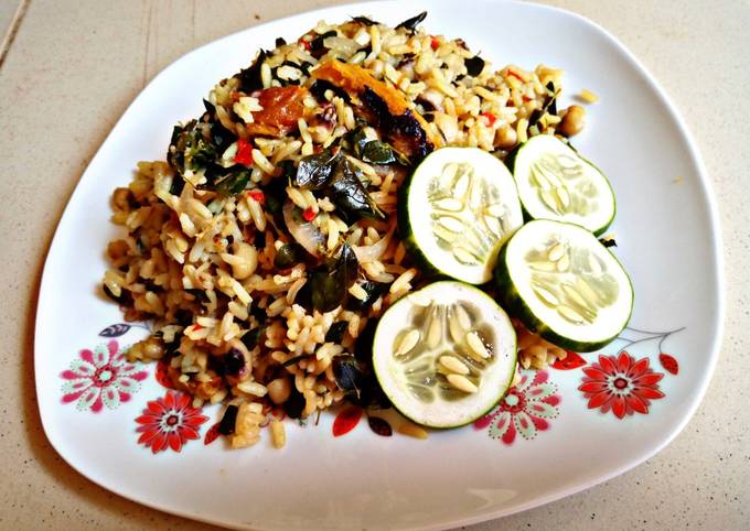 Dafa dukan shinkafa, wake da zogale girki daga Nafisa Ismail - Cookpad