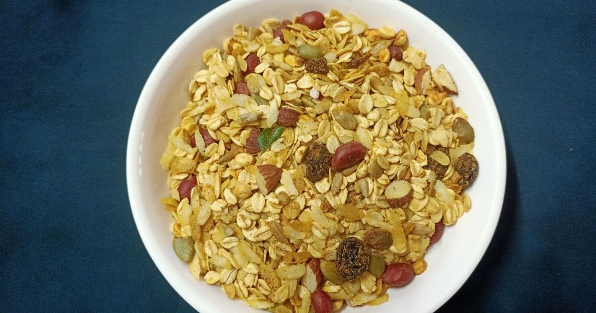 Oats Chivda Recipe by Komal Dattani - Cookpad