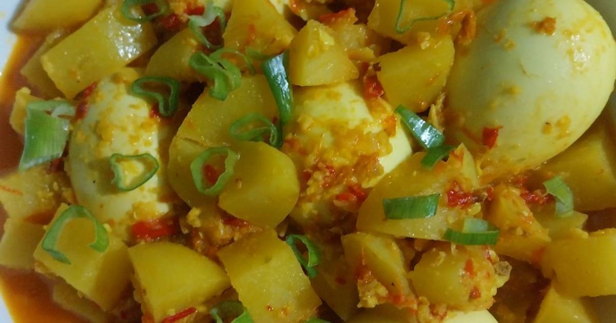 Resep Telur Kentang masak pedas oleh Ria Mamanya Tata - Cookpad