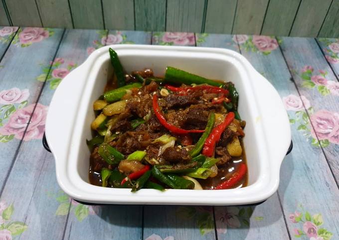 Resep Oseng daging cabe ijo oleh pipit HZ - Cookpad