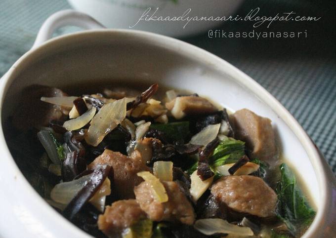 Resep Cah caisim jamur kuping oleh Fika Asdyanasari - Cookpad