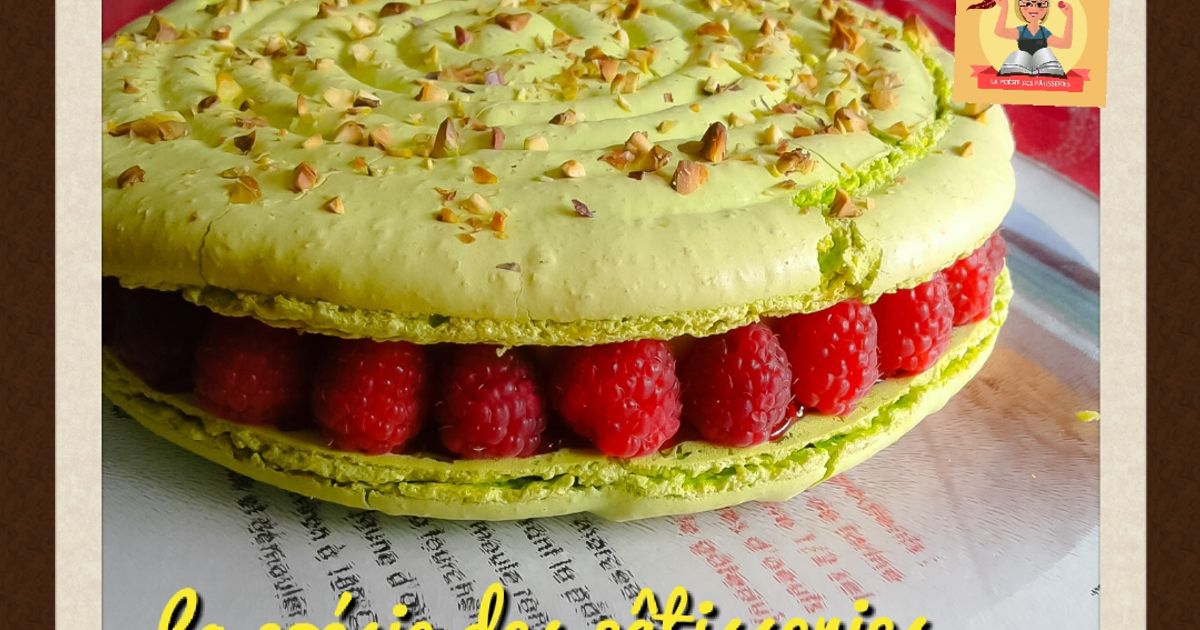 Giant Pistachio Raspberry Macaron Recipe by Varoquier Myriam
