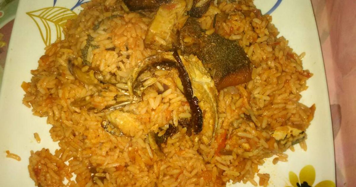 Jollof Rice With Smoked Fish Recipe by Caroline E - Cookpad