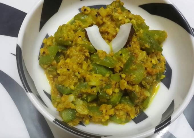 Jhinge narkol posto /ridge gourd in coconut and poppy seed paste Recipe ...