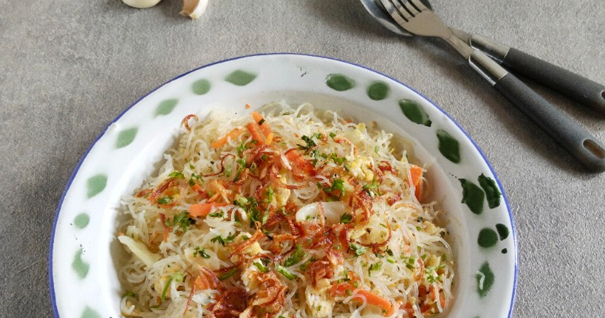 Resep Bihun Goreng Putih (Jadul/Simple) oleh Nauzaery Setyo - Cookpad