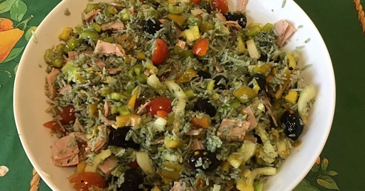 Salade De Riz Vert Au Jambon, Concombre, Poivrons, Tomates Et Olives ...