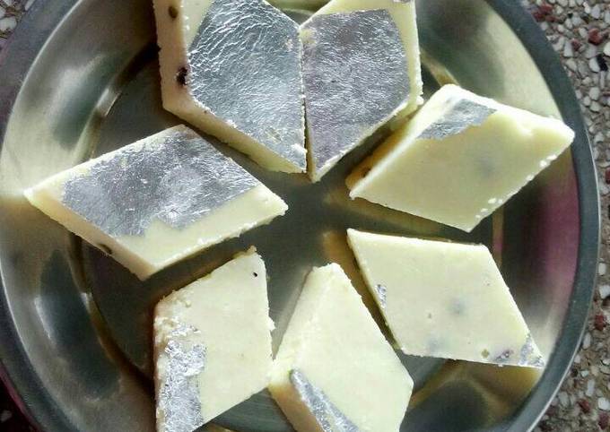 Kaaju katli Recipe by Rashmi Negi - Cookpad