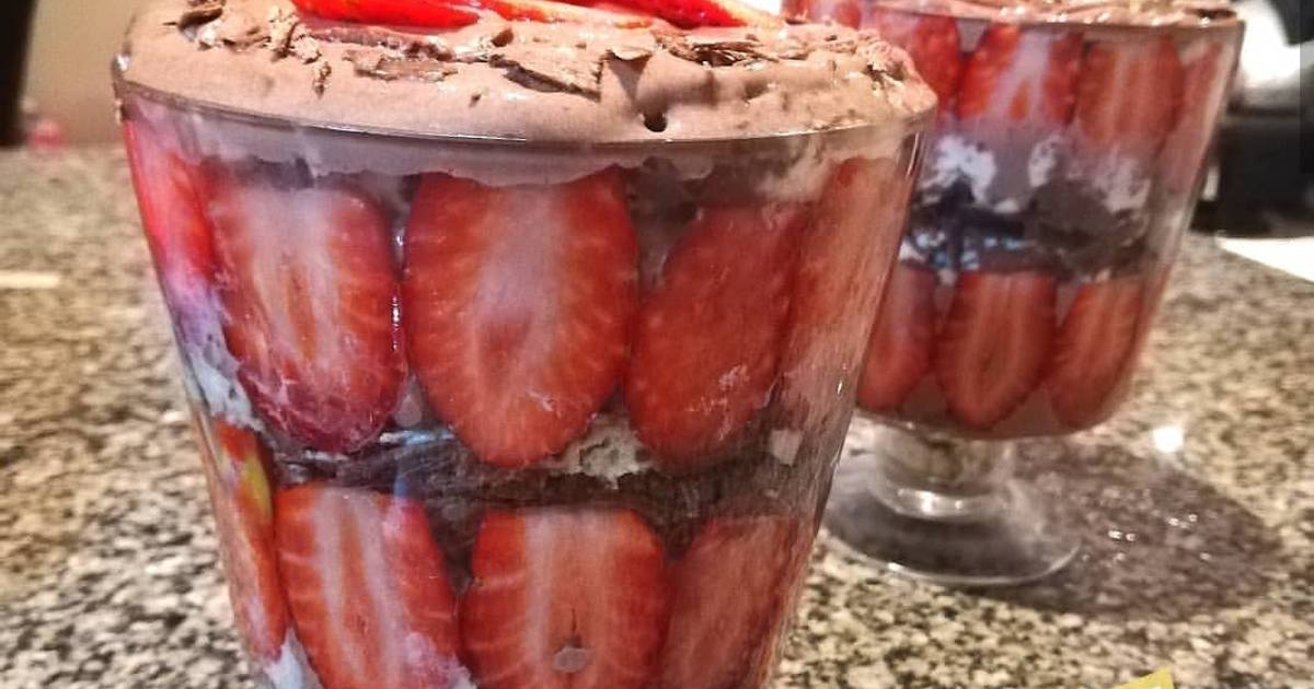 Chocolate Mousse Strawberry Trifle Recipe by mama_taught_me_well - Cookpad