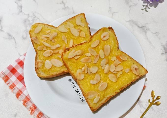 Resep 455. Roti Panggang Krim Keju Almond oleh Re Milik - Cookpad