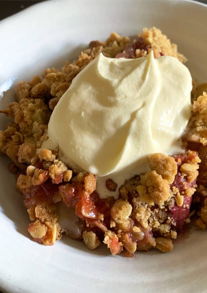 Rhubarb & Apple Crumble Recipe by Hiroko Liston - Cookpad