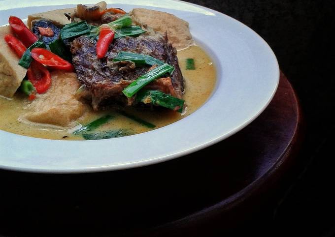 Resep Mangut Ikan Pari Asap oleh tanti.muji - Cookpad