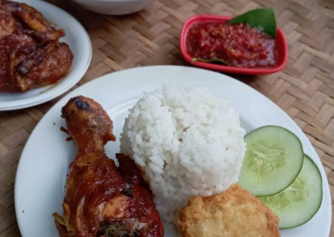 Resep Nasi Ayam Bakar "Wong Solo" Komplit oleh 🌷Yulie Yuda Gunawan🌷 - Cookpad