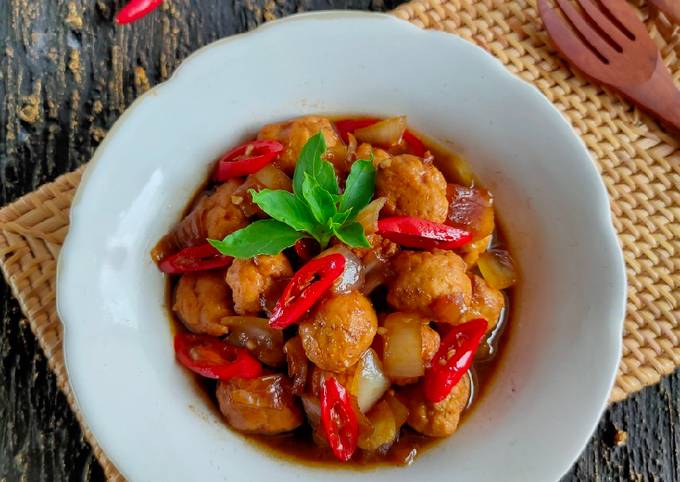 Resep Bola-Bola Daging Ayam Saus Tiram oleh Layli Lyliput - Cookpad