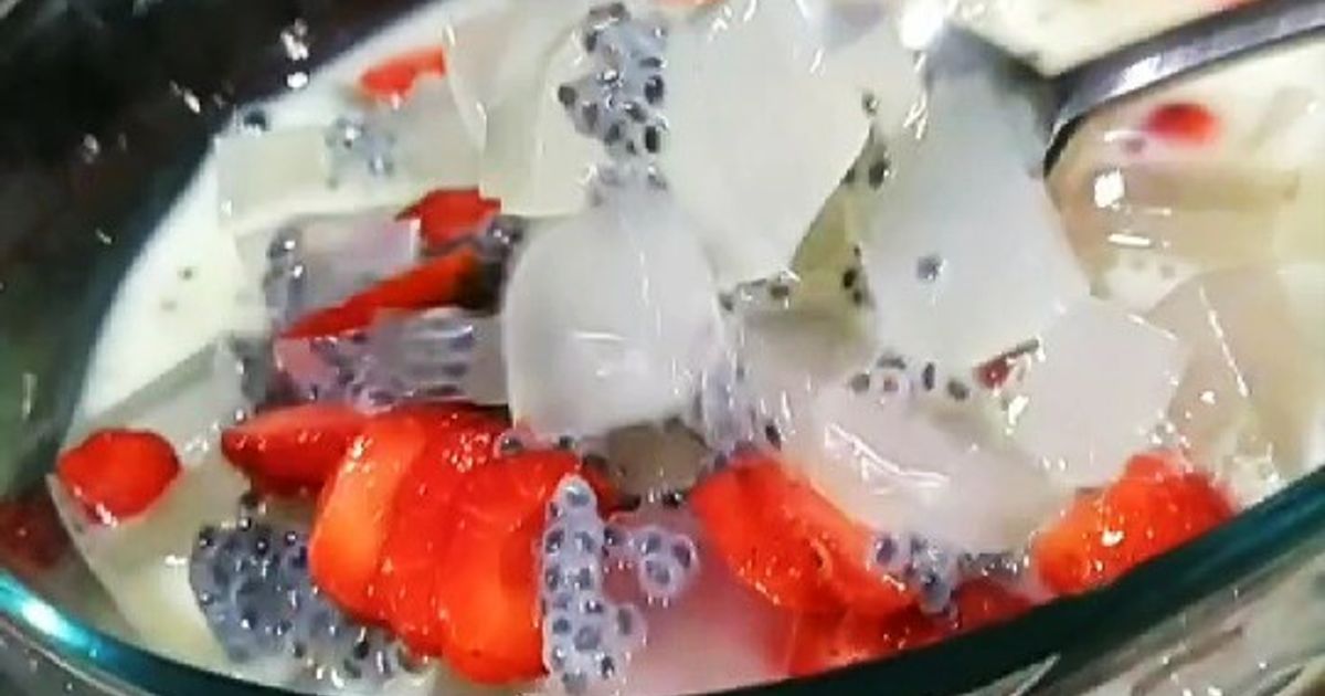 Resep Es Yakult Nutrijell Kelapa oleh Lilyhusnikitchen - Cookpad