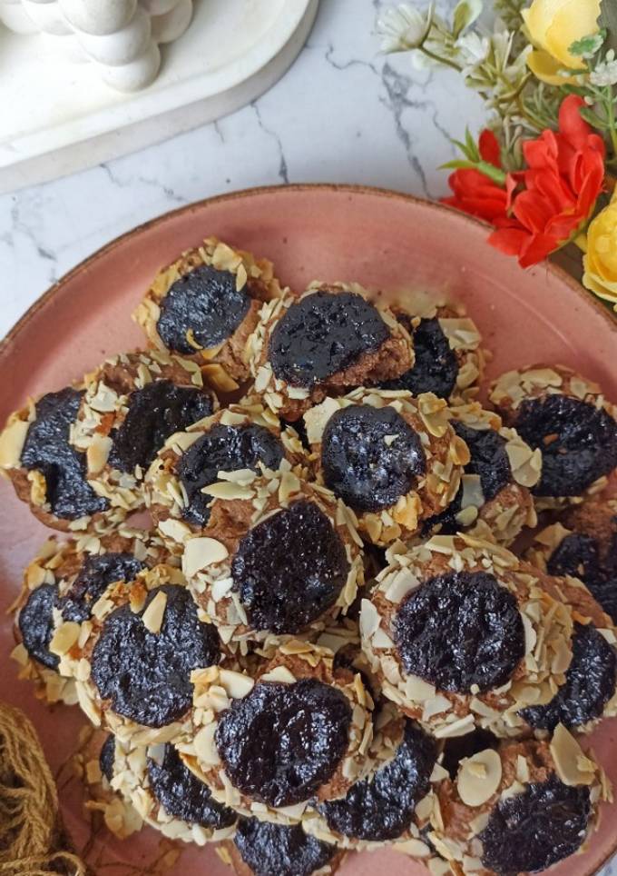 Resep Choco Almond Thumbprint Cookies oleh Asty Sunar - Cookpad