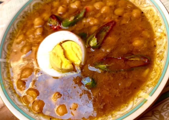 Puri walay chanay Recipe by Maliha Mano - Cookpad