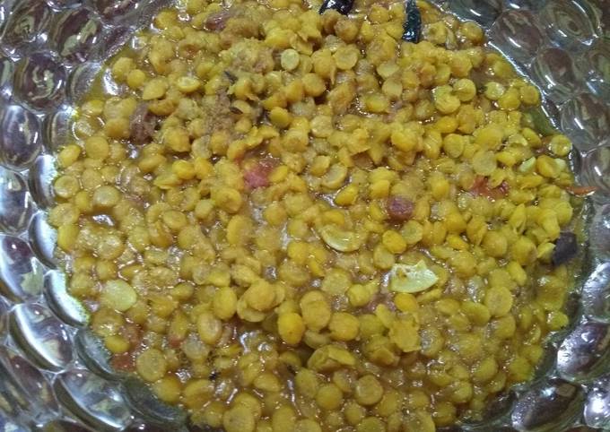 Misti cholar daal (sweet chana daal) Recipe by Dwaipayan Karanjai - Cookpad