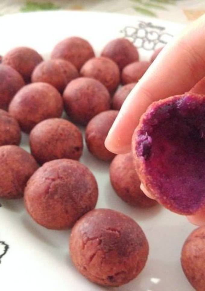 Resep 70. Bola-Bola ubi ungu kopong oleh Rahma Ummu Hamzah - Cookpad