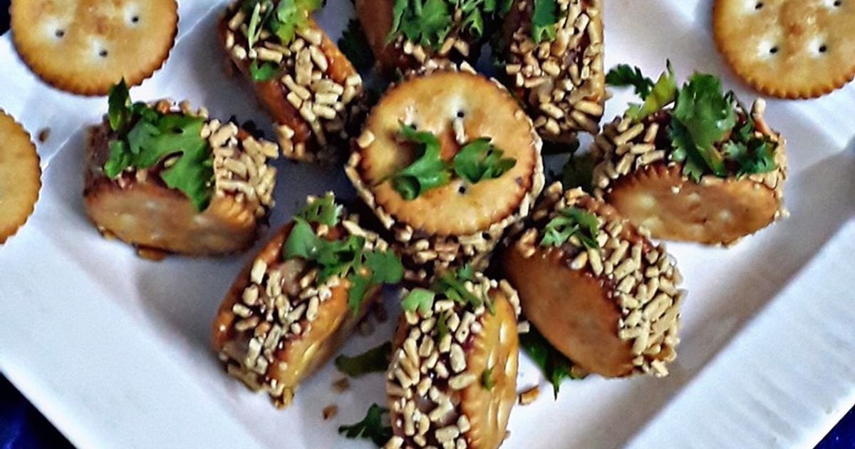 Cheesy Biscuit Starters Recipe by Sharuna Nanwani - Cookpad