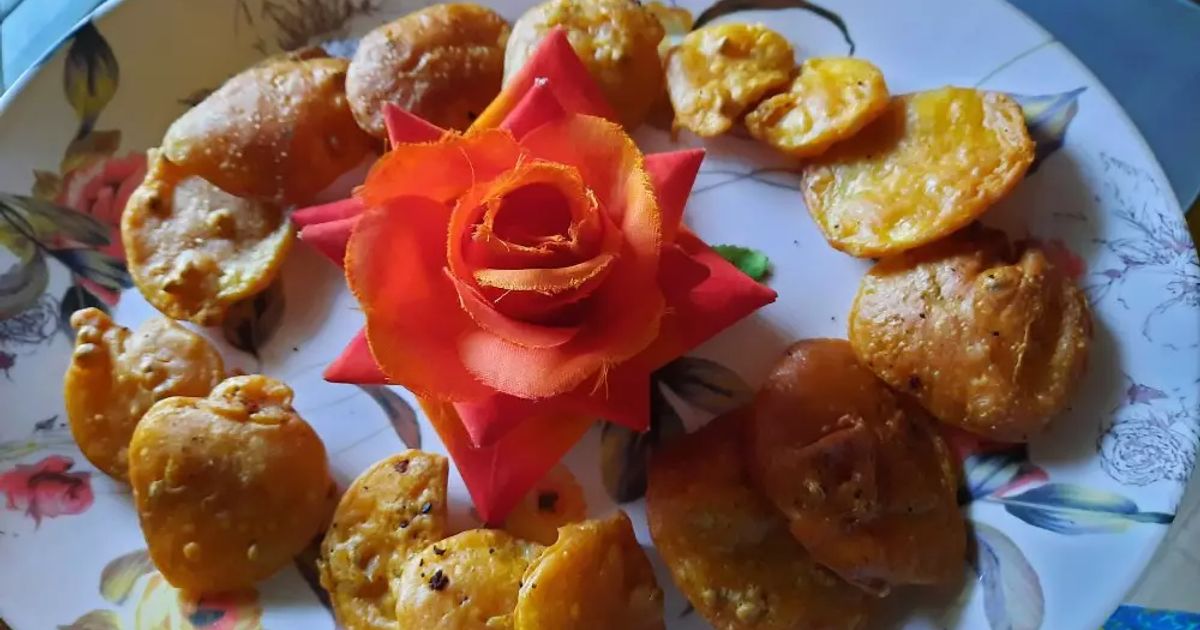 Aloo Pakoray Recipe by Zainab Aftab - Cookpad