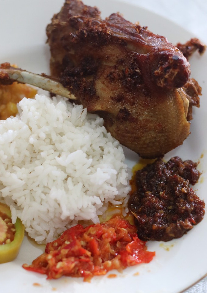 Resep Bebek Bumbu Hitam Khas Madura oleh Anis Nur Yasmine - Cookpad