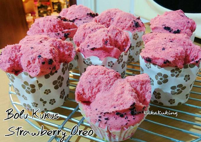 Resep BOLU KUKUS STRAWBERRY OREO oleh KAKAKUKING - Cookpad