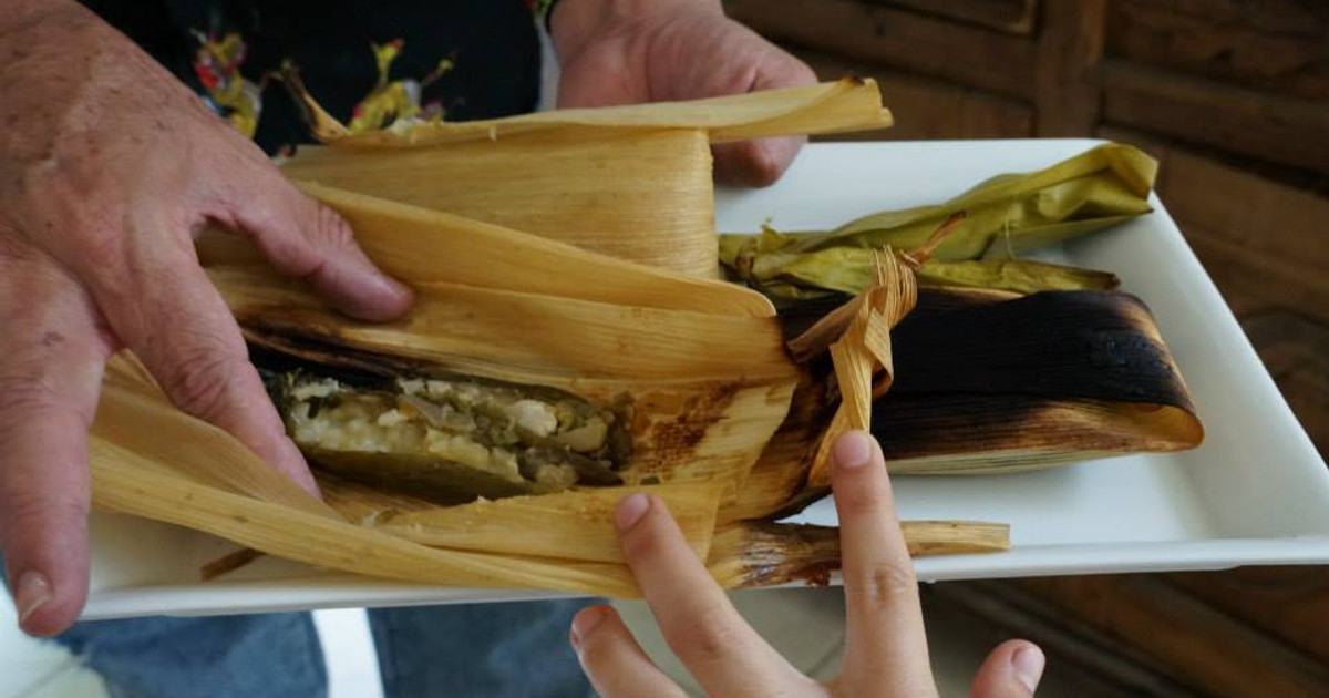Chiles Rellenos Asados En Hojas De Elote O Plátano Receta de MARTÍN ...