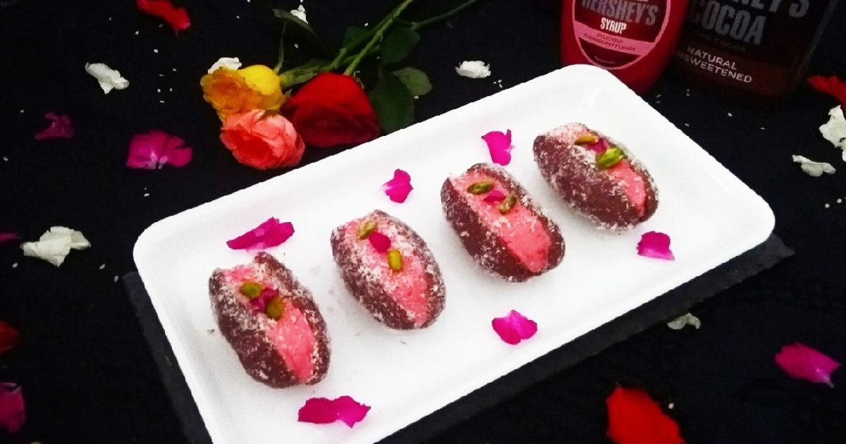 Strawberry Chocolate Cham Cham / Chum Chum Recipe by Rekha Unni - Cookpad