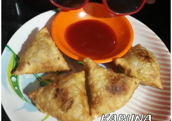 Moong dal mini samosa Recipe by Karuna Naveen Chandwani - Cookpad
