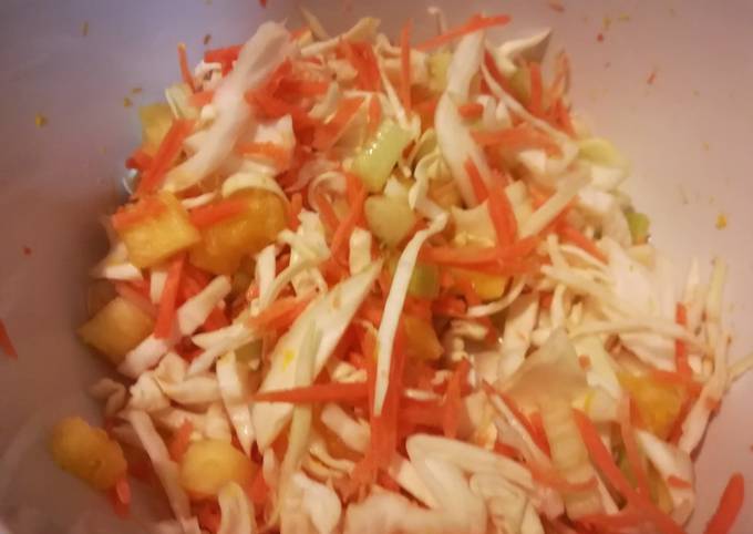 Ensalada de col, piña y mucho más Receta de María Carmen - Cookpad
