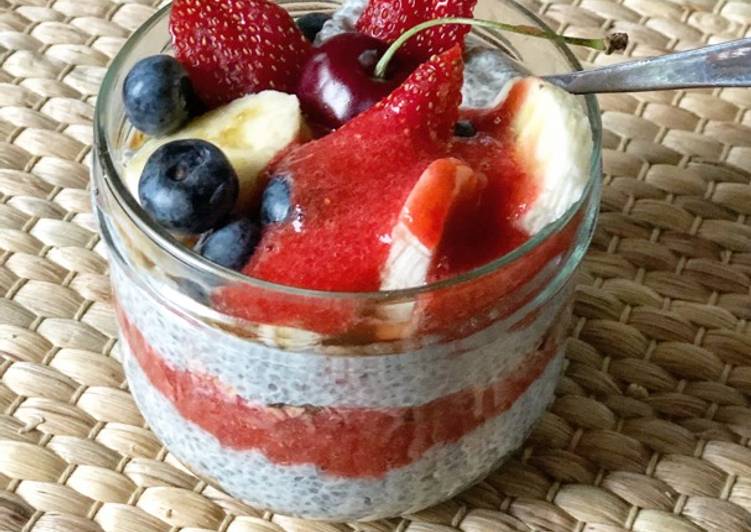 Chia hidratada em iogurte natural acompanhar frutas Receita por sofia ...