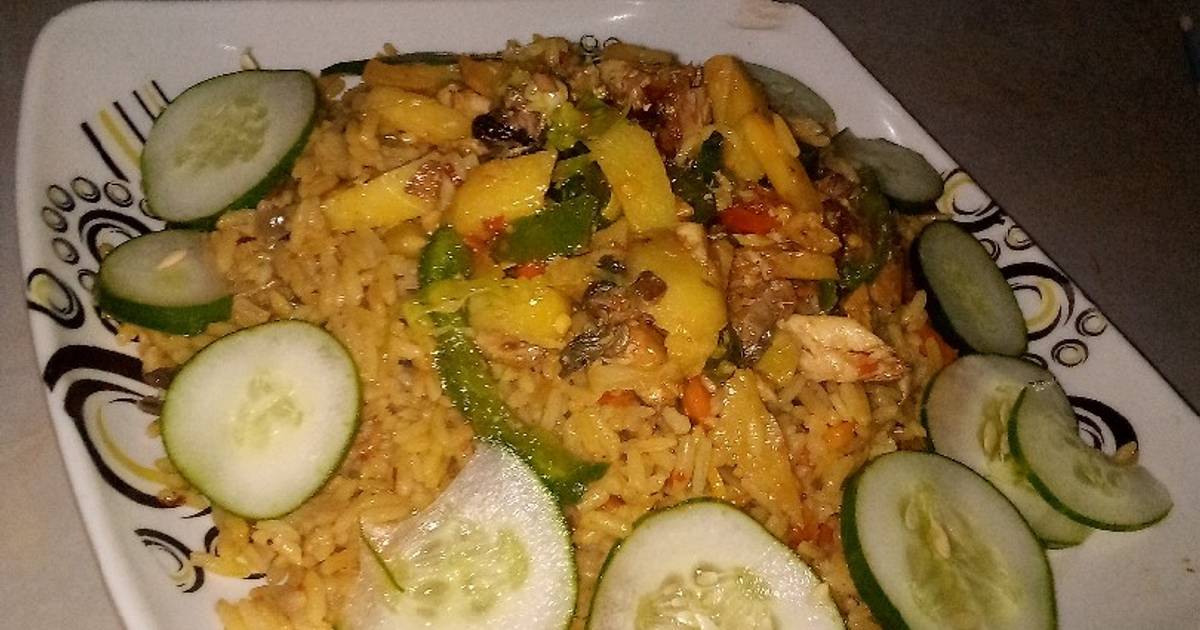 Jollof rice with fried Irish and fish sauce Recipe by Aisha Shehu - Cookpad